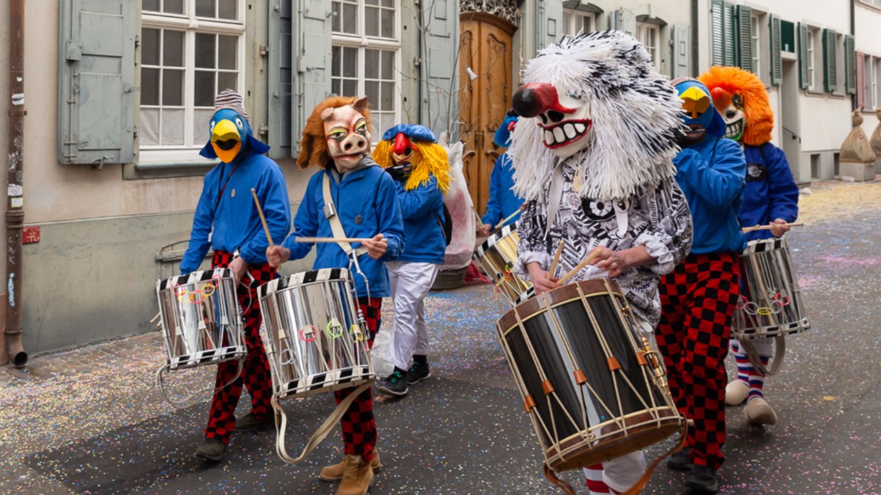 Bâle - Défilé du Carnaval - LK Tours - Agence de Voyages à Colmar ...